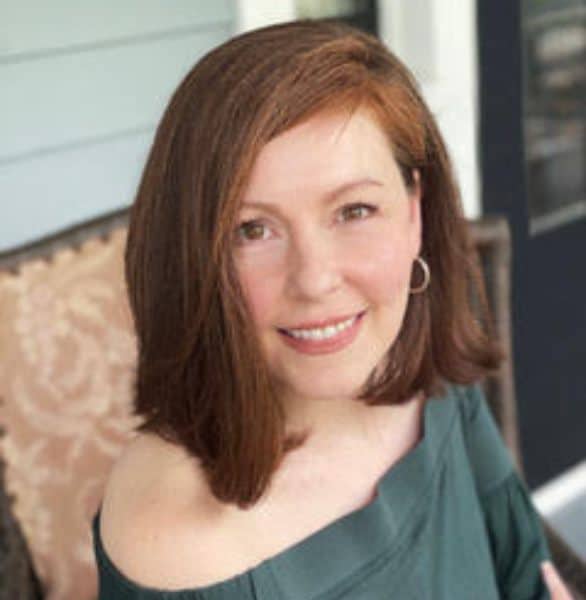 Dating Coach Julianne Cantarella Encourages Singles to be Brave & Keep ...